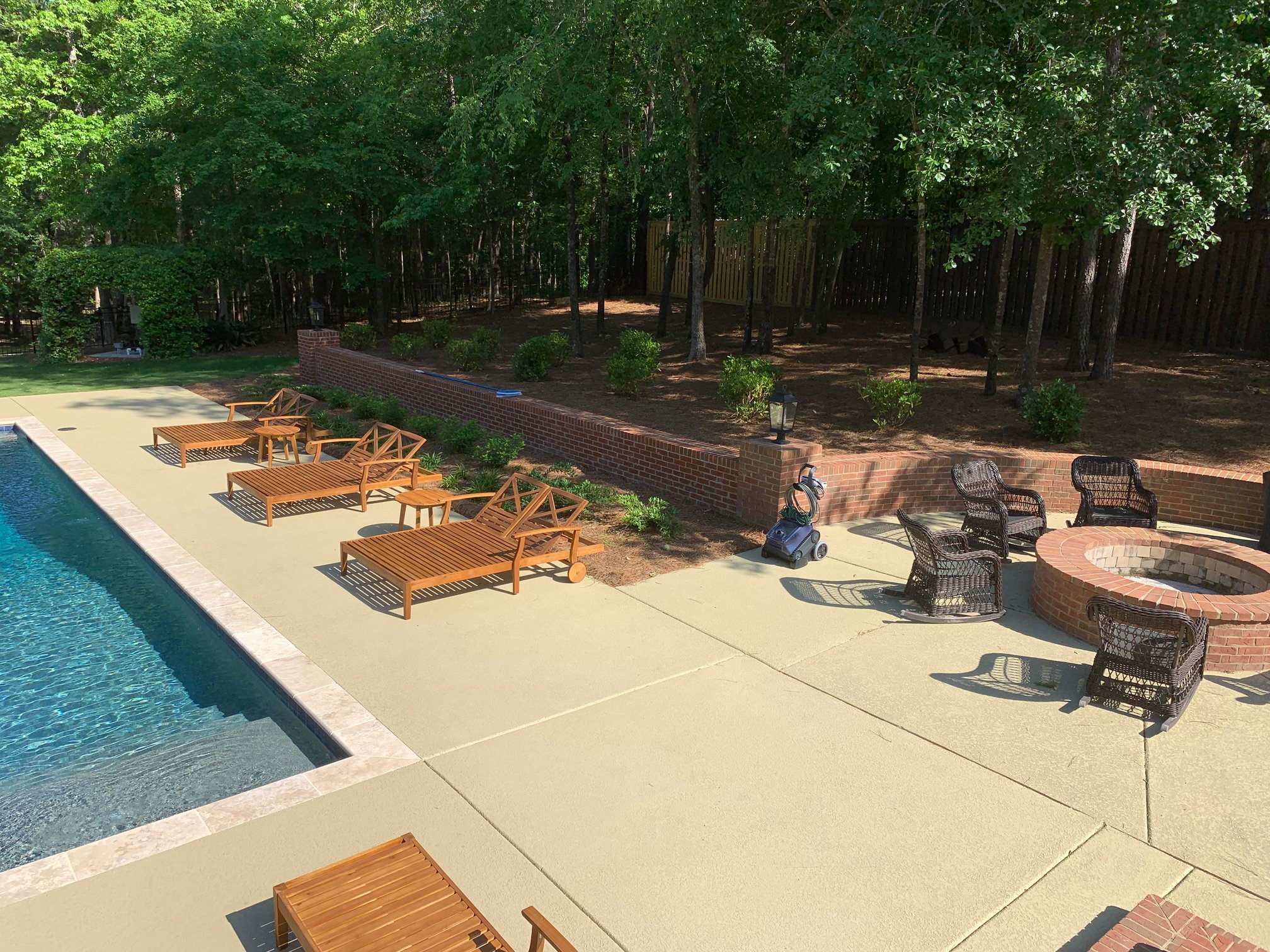 A Poolscape Design for a Backyard Oasis