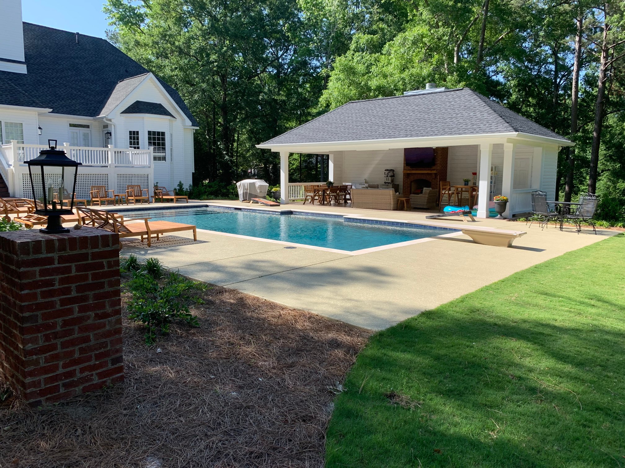 A Poolscape Design for a Backyard Oasis